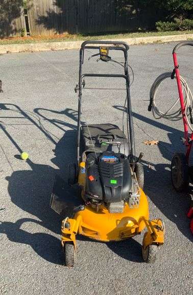 Cub Cadet self propelled mower, zero turn type front wheels, SC 621 ...