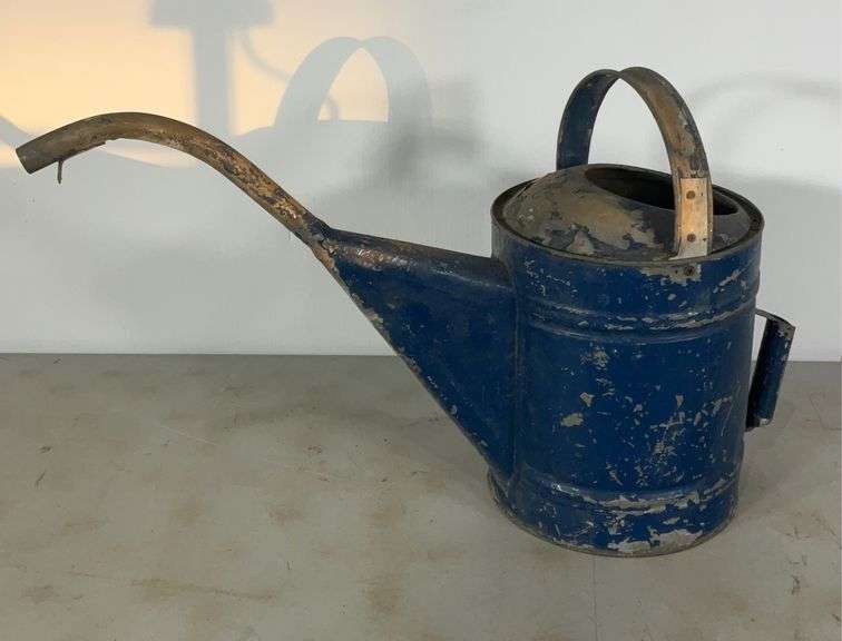 Old galvanized Auto shop Radiator Filler water can - Hash Auctions