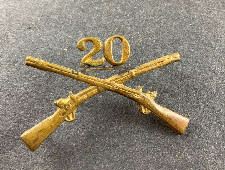 WW2 20th infantry crossed muskets pin - Hash Auctions