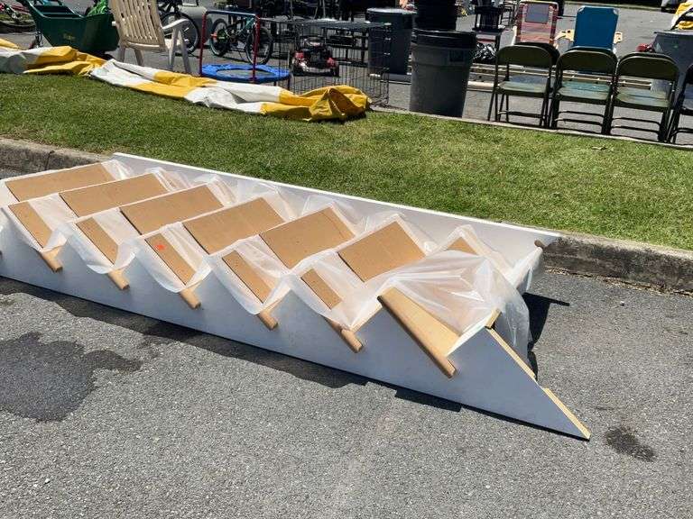 New staircase, 8ft oak treads, primed riser sides - Hash Auctions