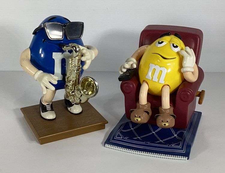Two M&M candy dispensers - Hash Auctions