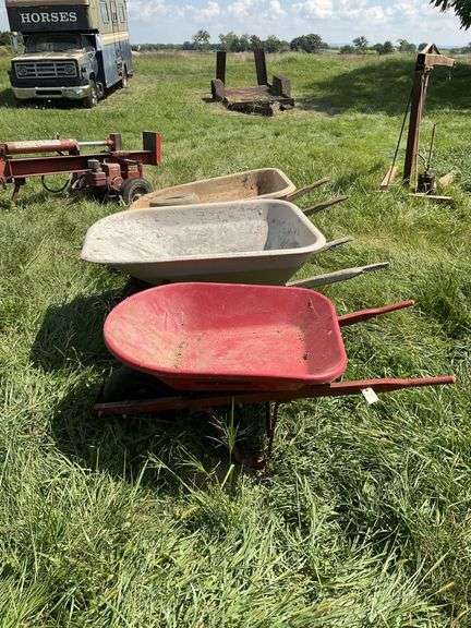 Three wheel barrows for parts or repairs - Hash Auctions