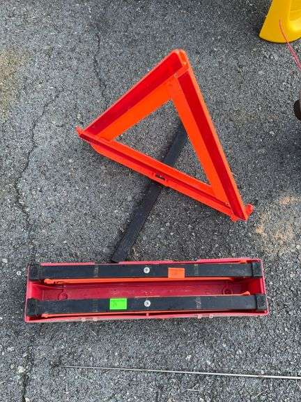 Set of 3 Road Safety Triangles - Hash Auctions