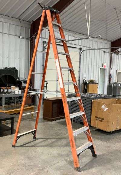 Husky 10ft Fiberglass Step Ladder - Hash Auctions