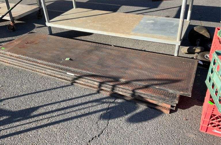 Five Metal mesh grid platforms 24x84” - Hash Auctions