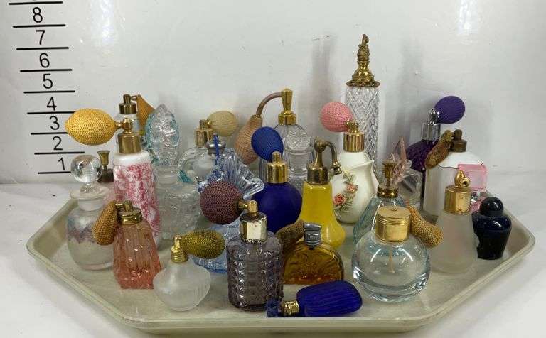 Fancy perfume bottles 25 plus - Hash Auctions