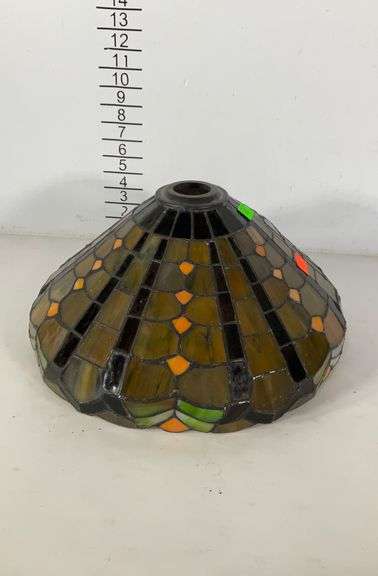 Leaded glass lamp shade - Hash Auctions