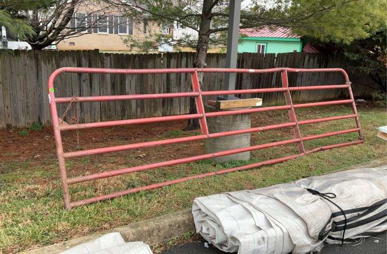 Farm gate 16ft, six bar note the one vertical support is missing on ...