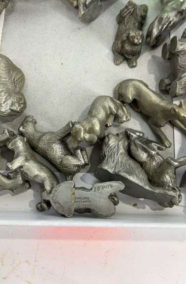 P Davis Rawcliffe dog Pewter figurines - Hash Auctions