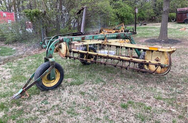 John Deere 660 Hay Rake, 10 foot side delivery, real is a older yet ...