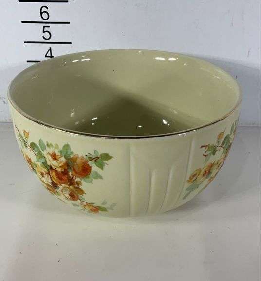 Hall’s Superior Quality Kitchenware Bowl - Hash Auctions