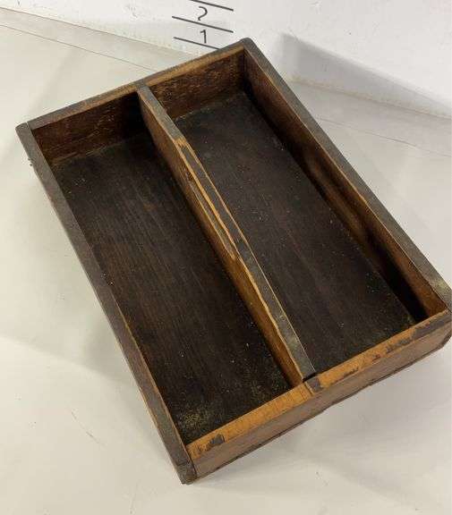 Divided wood box - Hash Auctions
