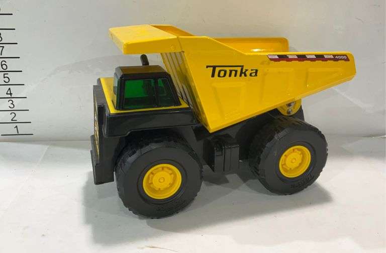 Tonka metal dump truck - Hash Auctions
