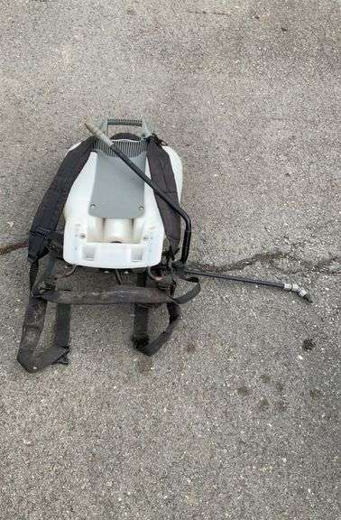 Smith backpack sprayer 4gal. - Hash Auctions