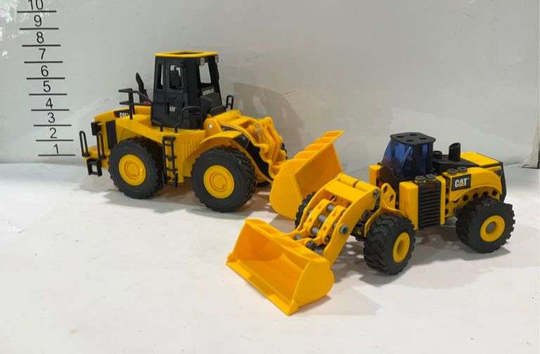 Two Caterpillar toys front end loaders - Hash Auctions