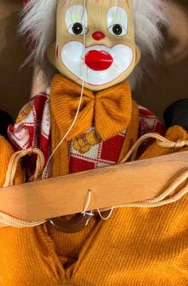 Ashley Belle porcelain keepsake clown puppet - Hash Auctions