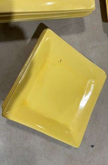 20 pieces yellow Pier one imports essential colors plates - Hash Auctions