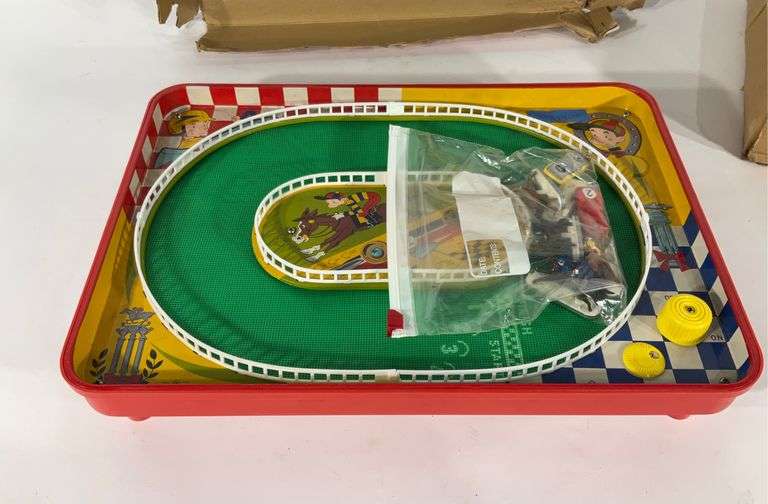 Battery operated racing game, works - Hash Auctions