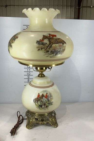 Glass shade fox hunt scene lamp - Hash Auctions