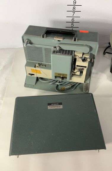 Argus Showmaster 500 AZ and a Anscovision memory master film projectors ...