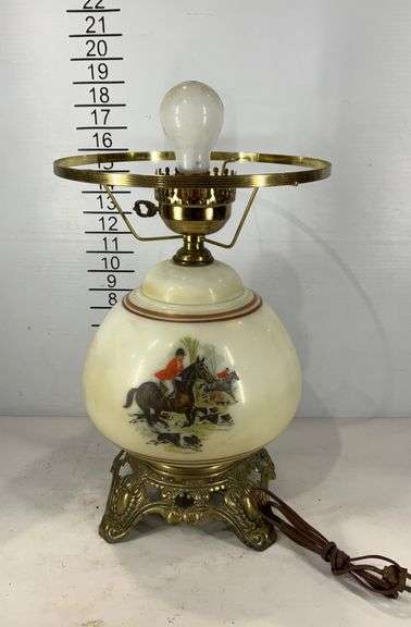 Glass shade fox hunt scene lamp - Hash Auctions