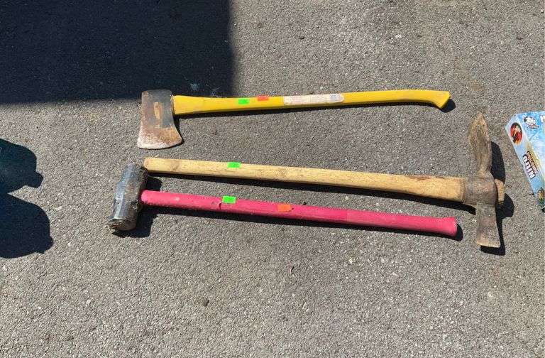 Tools, axe, sledge hammer, and Maddox. - Hash Auctions