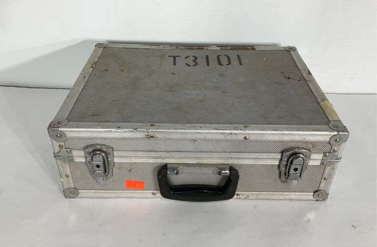 Metal travel case, 18x13x6, seller code XD - Hash Auctions