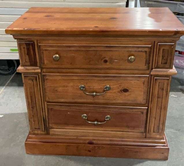 Three drawer chest, 32x16.5x30 - Hash Auctions