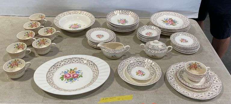 52 pieces (8 place settings) prim rose pattern china set - Hash Auctions