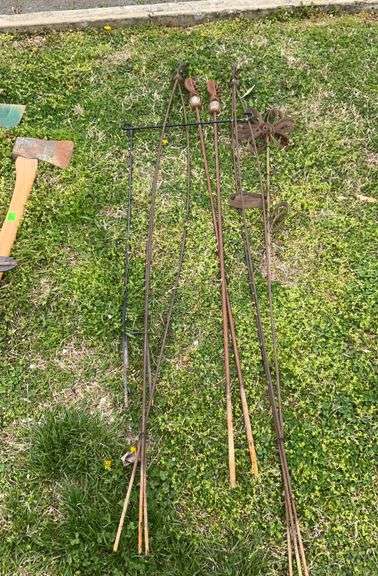 Iron works gardening lot, stake in ground type, 6pcs total. - Hash Auctions