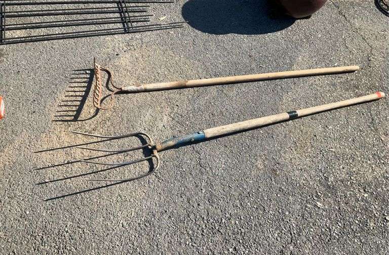 Rake and pitchfork - Hash Auctions