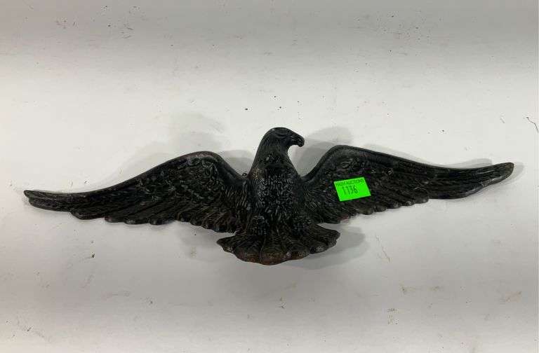 Cast iron eagle wall hanging - Hash Auctions