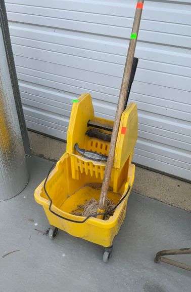 Rubbermaid Brute Mop Bucket with ringer and mop. - Hash Auctions