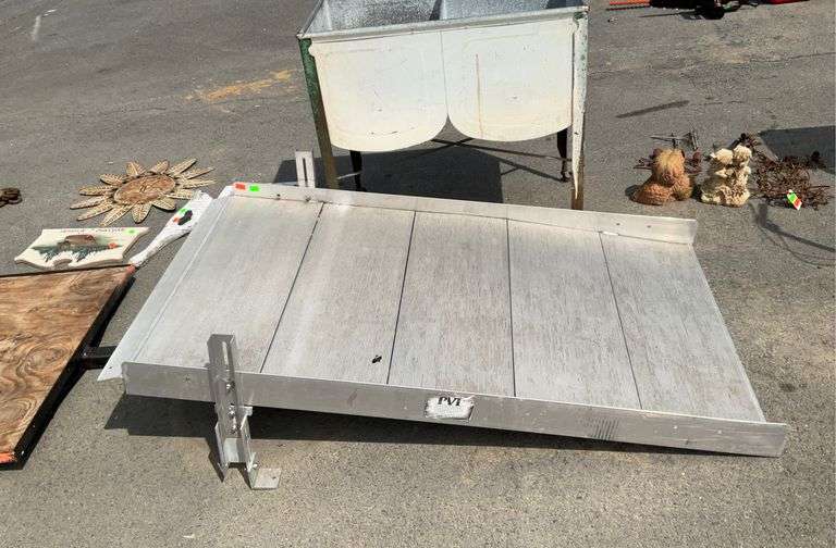 Prairie view adjustable ramp 36” wide, aluminum made, note the ...