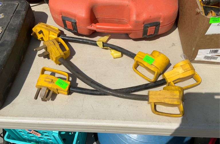 Three camco power grip dog bone adapters - Hash Auctions