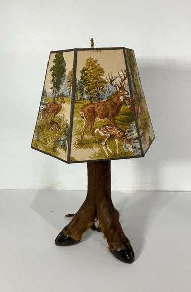 Deer scene tri-leg lamp with shade, works 28in tall - Hash Auctions