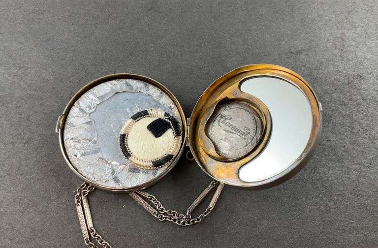 Vintage Charmant Silver Compact - Hash Auctions