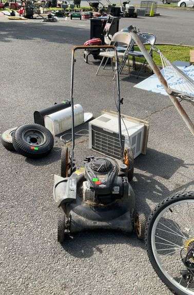 Poulan pro lawnmower powered by Briggs & Stratton, 500E series, 140cc ...