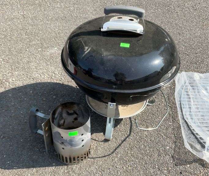 Weber 18” Charcoal grill with fire starter, - Hash Auctions