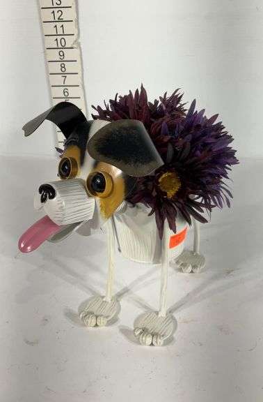 Metal bobble head dog plant stand with everlasting plant - Hash Auctions