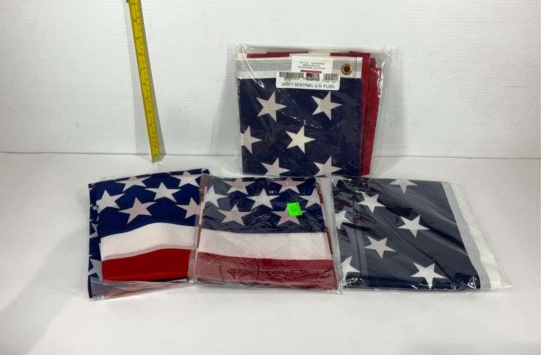 4 American flags, 2 with rivets, different styles - Hash Auctions