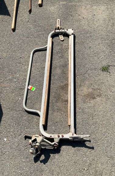 Cattle head holder/restraint - Hash Auctions