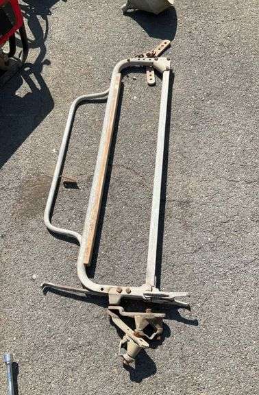 Cattle head holder/restraint - Hash Auctions