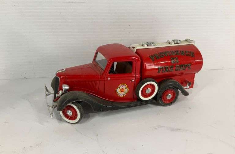 Solido French toy truck model, Ford V8 1936 fire truck - Hash Auctions