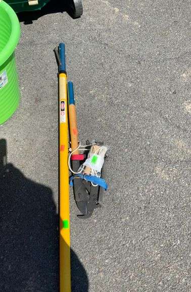 Tree limp pole saw, fiberglass extension handled - Hash Auctions
