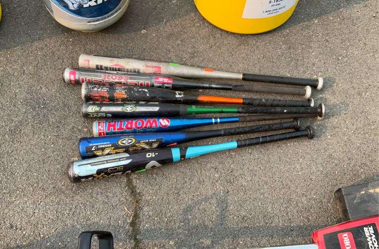 Seven baseball bats - Hash Auctions