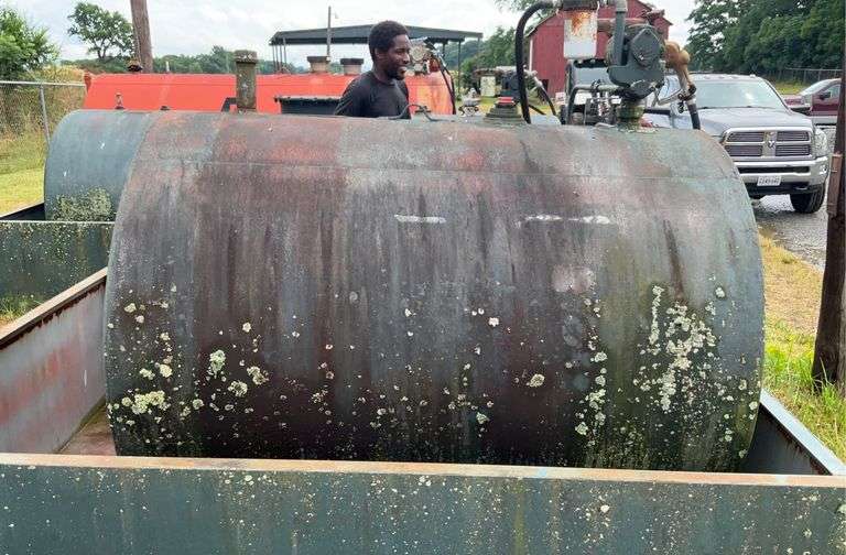 Above ground Gas Tank with dike 4’ in diameter 5’6” - Hash Auctions