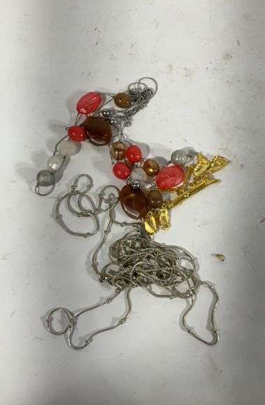 jewelry, includes necklaces, bracelets and earrings - Hash Auctions