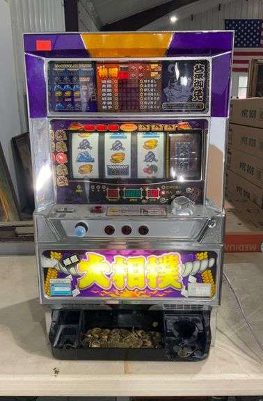 Slot machine, includes tokens, powers on - Hash Auctions