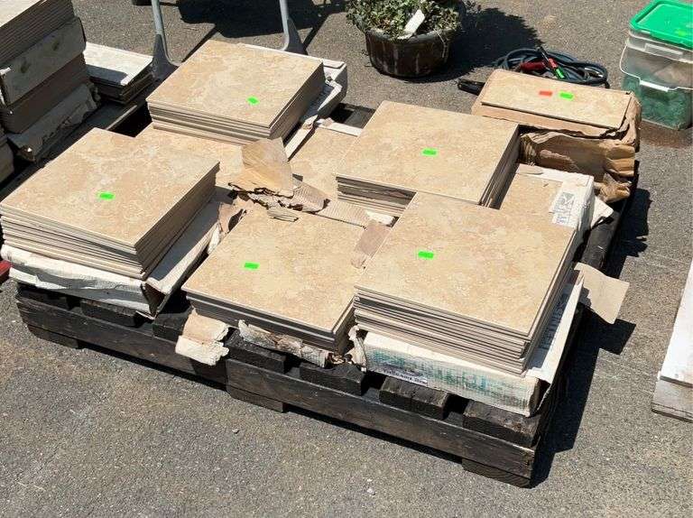 Pallet lot of tiles - Hash Auctions